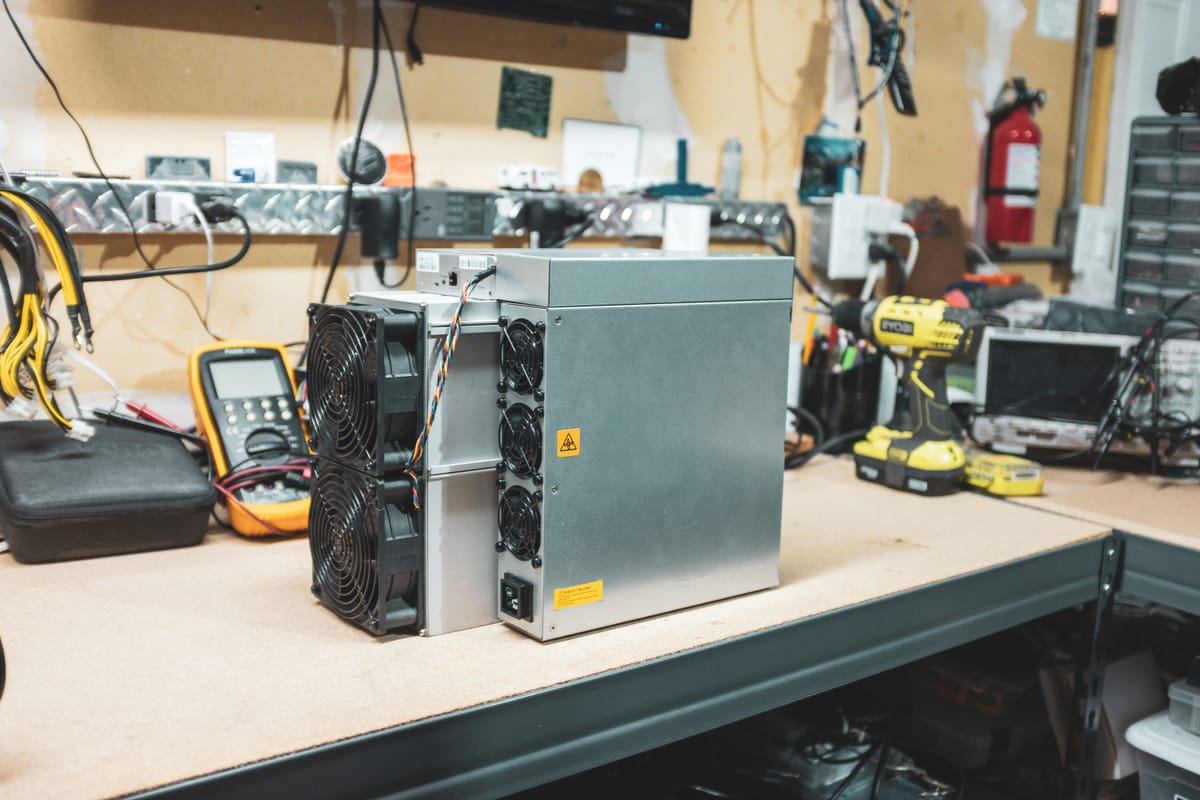 Antminer S21 Review: Examining the S21's Performance and Design